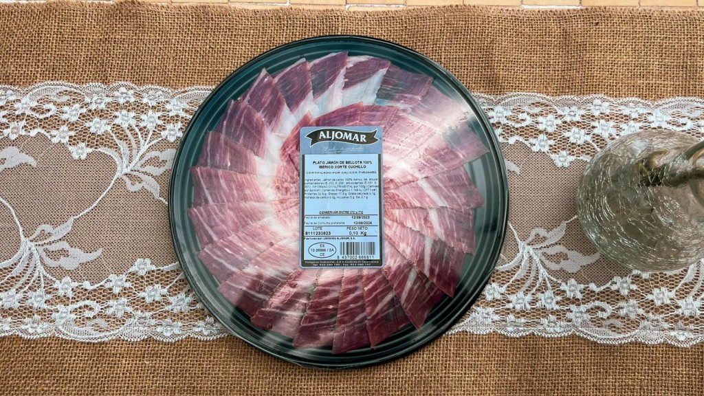 Nuevo plato de jamón ibérico corte a cuchillo envasado en atmósfera ...